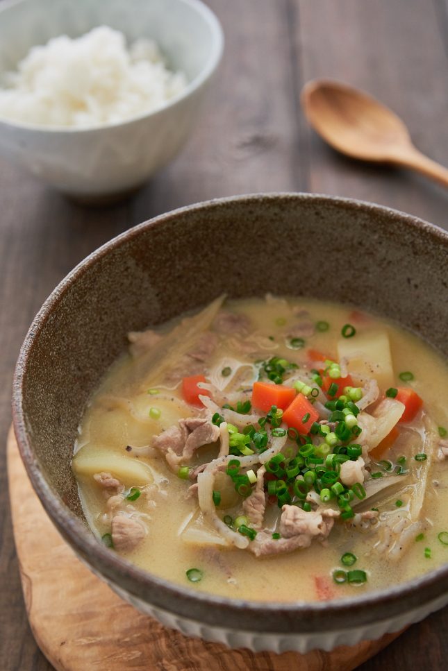 Shiromiso Tonjiru (Japanese Pork and White Miso Soup Recipe)