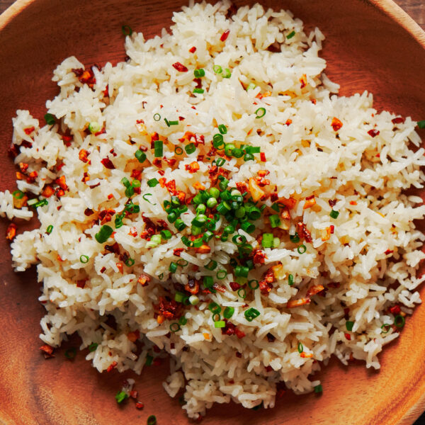 Filipino Garlic Fried Rice Recipe (Sinangag) with crispy garlic