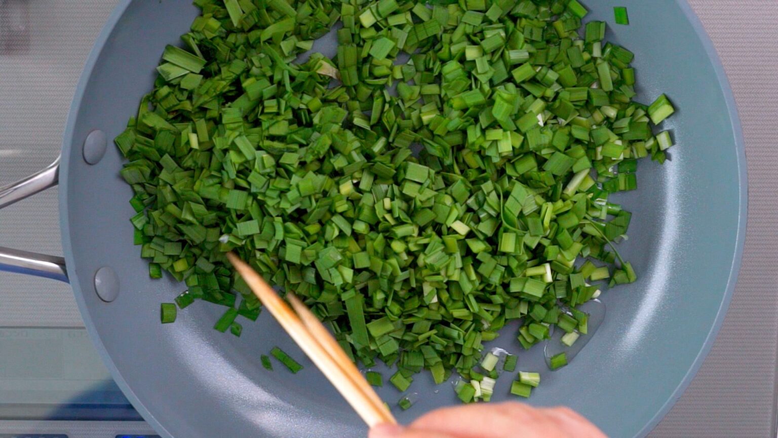 Niratama Recipe (ニラ玉) - Scrambled Chinese Chives & Eggs