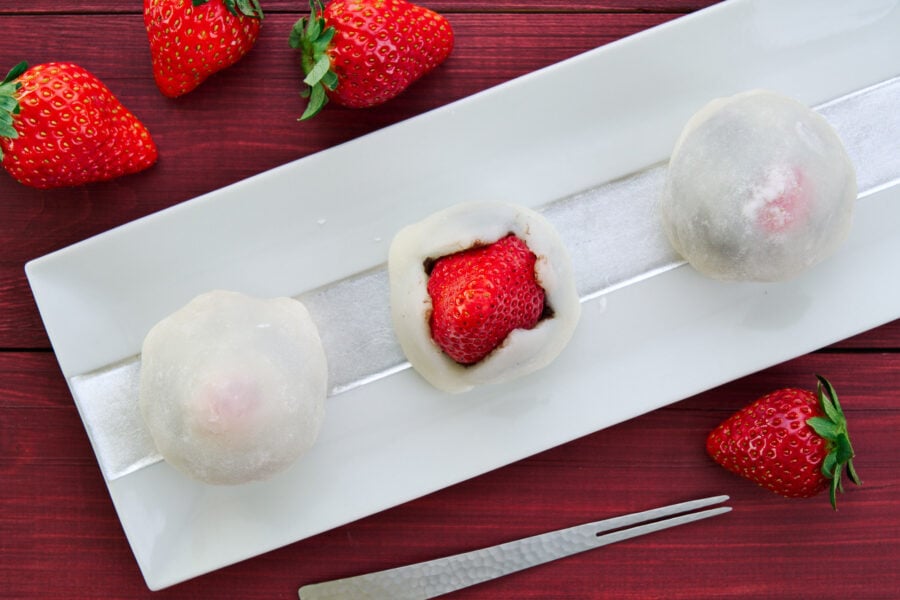 Strawberry Mochi (Video) いちご大福 - Ichigo Daifuku