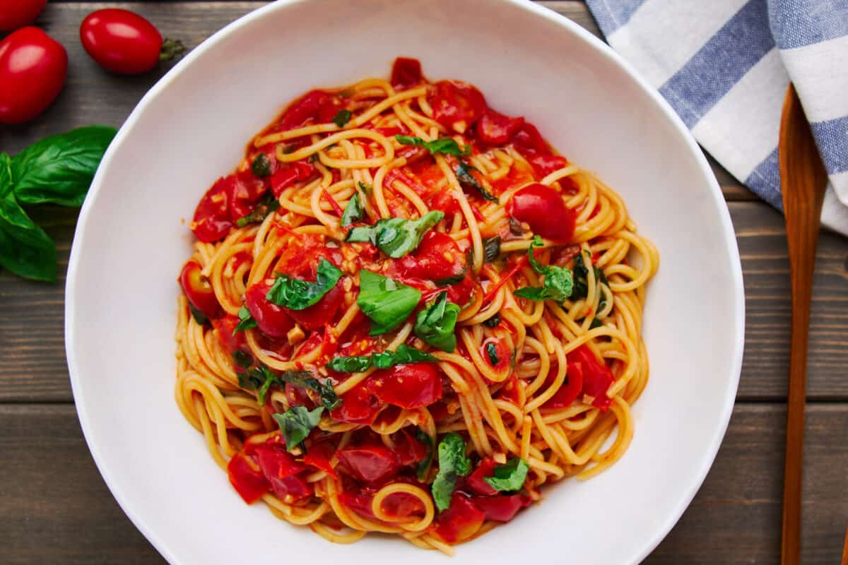 BEST Pomodoro Sauce with Spaghetti (Pasta Pomodoro)