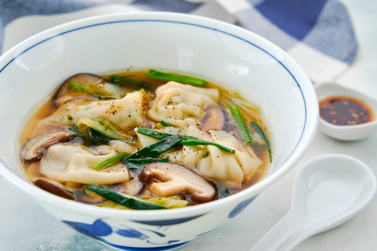 Gyoza Soup Recipe: Comforting Japanese Dumpling Soup